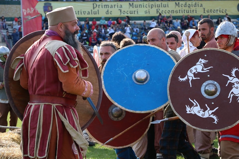 Tradiția Festivalului de Lupte și Reconstituiri Istorice - DAPYX a ...